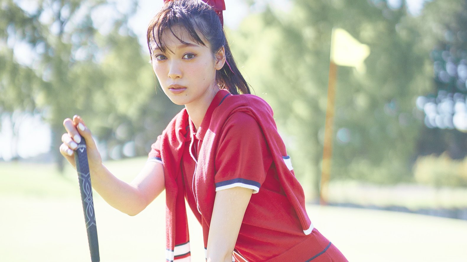 【ar golf】ヴィヴィットなルージュカラーが映え♡ レディなアイテムでゴルフコーデをとびっきり楽しむ！ | arweb（アールウェブ）