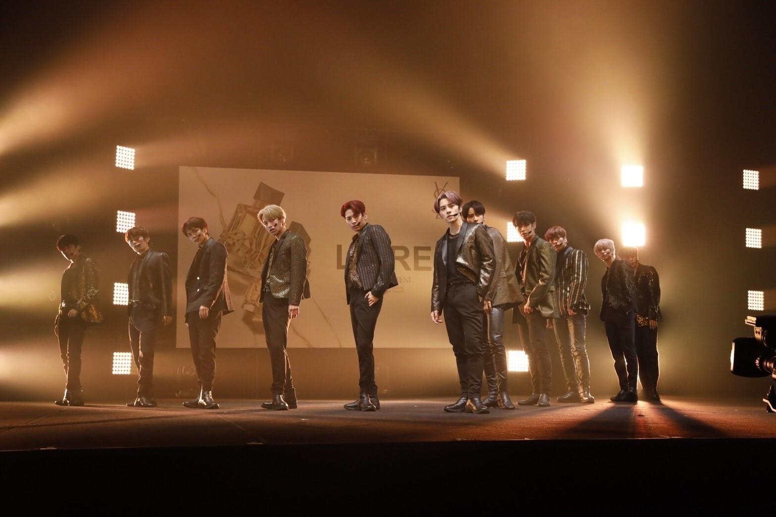 【画像・写真】 | JO1のセクシーすぎるスーツ姿と『Freedom』披露にファン歓喜♡ 【YSL×JO1】ゲリラライブレポ | arweb（アールウェブ） | 大好きな人にモテるための髪型 ...