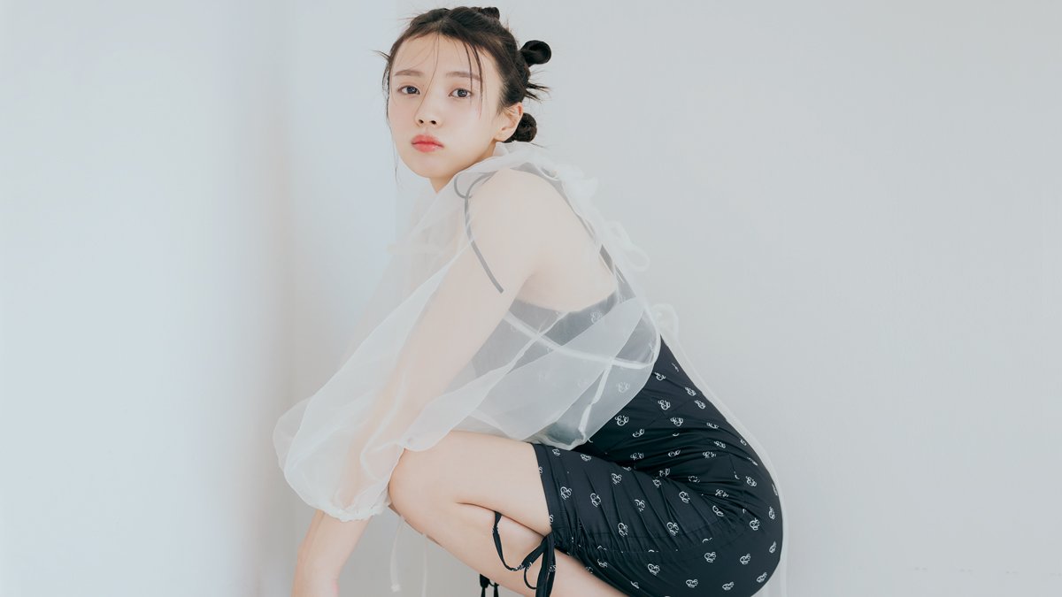 櫻坂46・小林由依「自分だけの腹筋フォルダを作っていて…」憧れ美ボディの秘密を大公開♡ | arweb（アールウェブ）