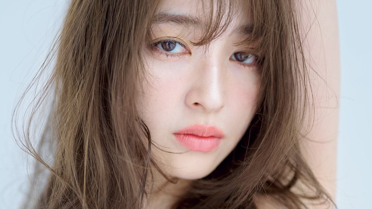 「シン・おフェロ髪って？」ブラシとスプレーだけでできちゃう♡イガリシノブが新提案【ウイハツhair】のつくり方 | arweb（アールウェブ）